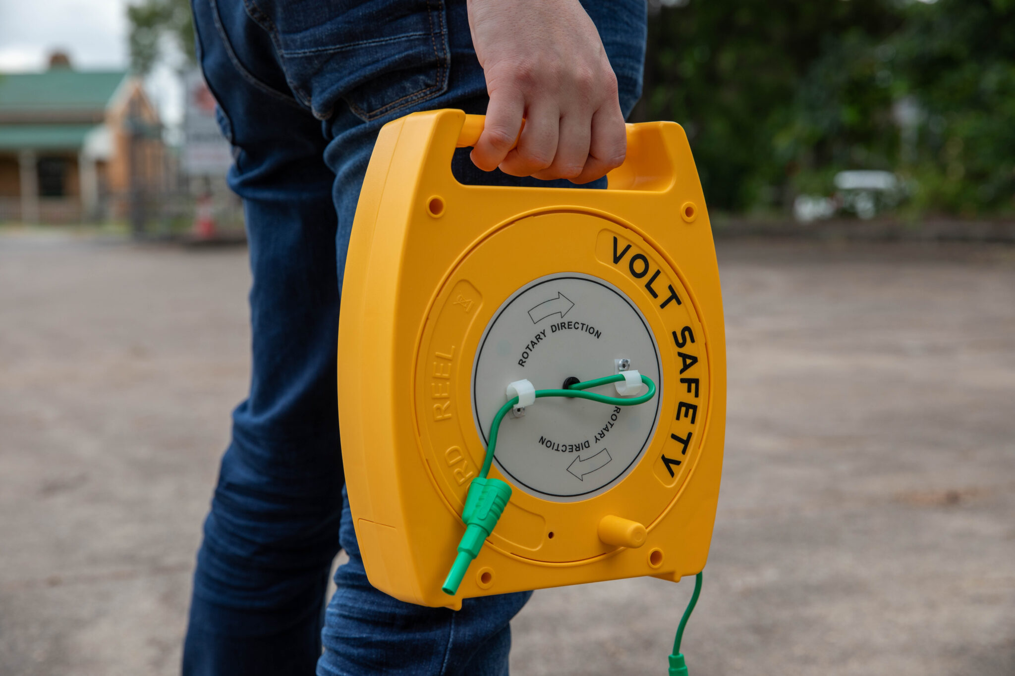 Understanding Earth Trailing Leads in Electrical Safety - Volt Safety