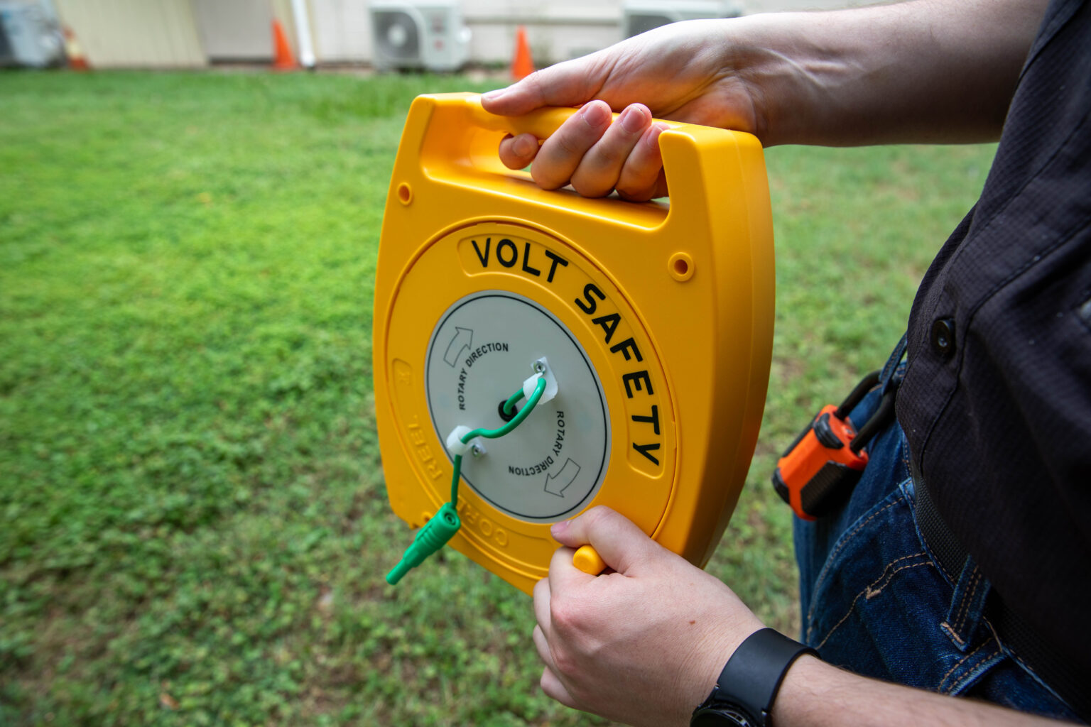 Understanding Earth Trailing Leads in Electrical Safety - Volt Safety